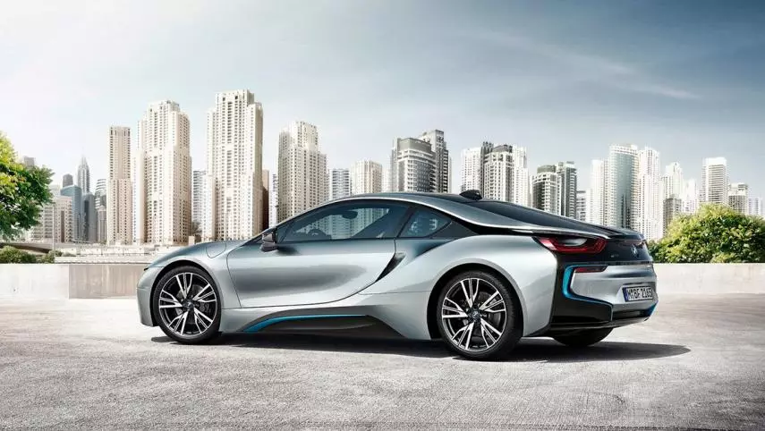 5 aŭtoj, per kiuj la Ĝendarmaro devus patroli - BMW i8