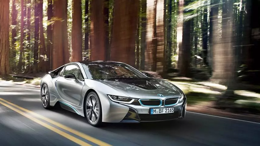 5 aŭtoj, per kiuj la Ĝendarmaro devus patroli - BMW i8