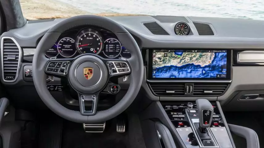 5 voitures avec lesquelles la Garde civile doit patrouiller. Porsche Cayenne Turbo