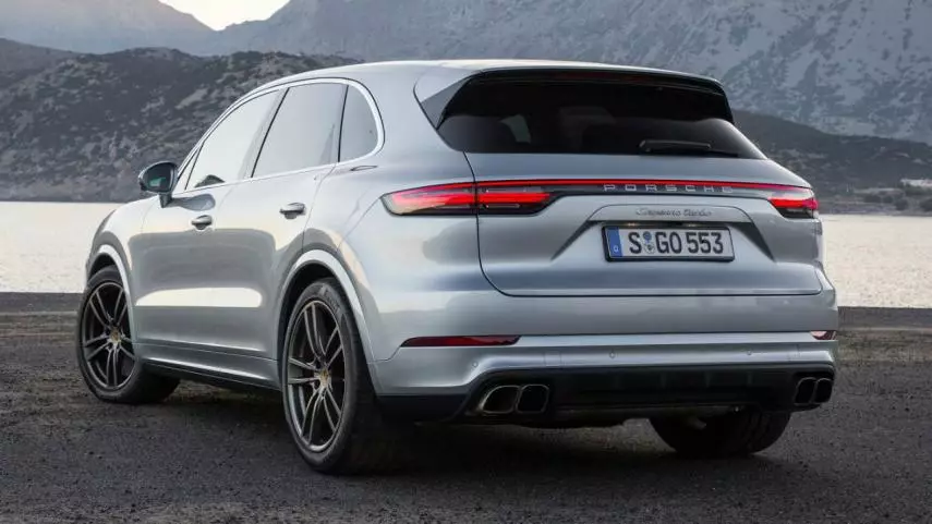 5 aŭtoj per kiuj la Ĝendarmaro devus patroli. Porsche Cayenne Turbo