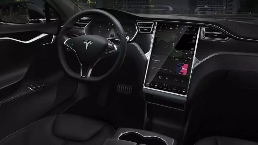 5 aŭtoj per kiuj la Ĝendarmaro devus patroli. Tesla Model S