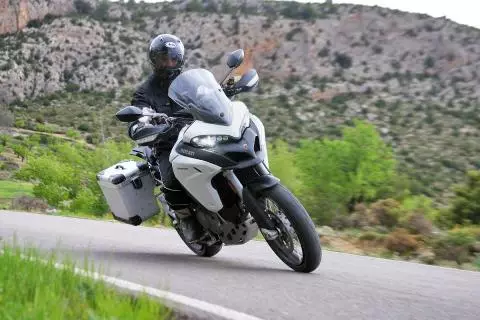 Ducati-Multistrada-1200-Эндуро-действие