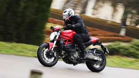 Essai-Ducati-Monster-821-Stripe-2016