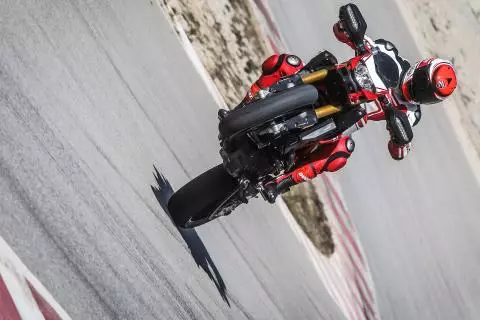 Ducati-Hypermotard-939-1