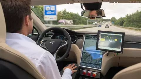 bosch šosejas autopilots