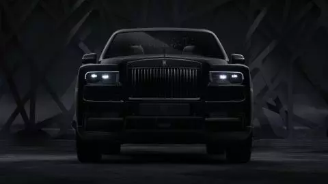 Rolls-Royce Cullinan juodas ženklelis