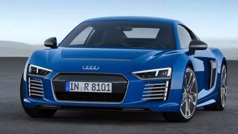 Audi_R8_e-tron_2015_ngarep