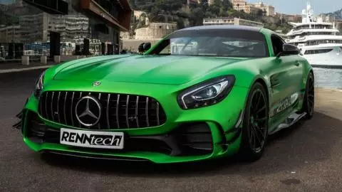 Mercedes AMG GT R R825