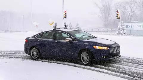 sirkulerer autonom bil ford snø