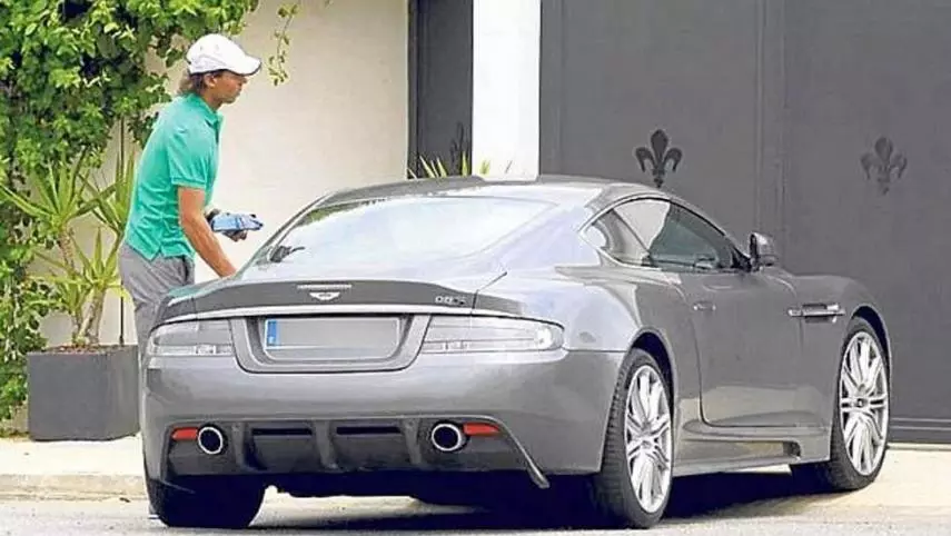 Rafa Nadal na Aston Martin DBS ya.