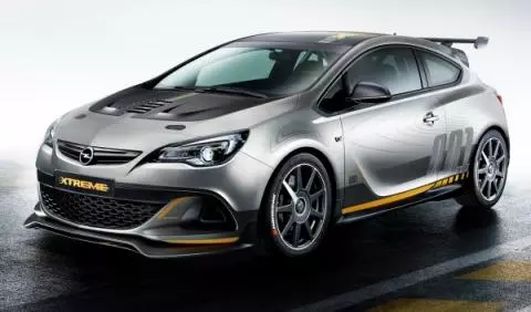 欧宝 Astra OPC EXTREME 正面