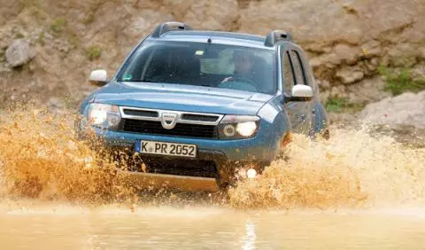 Dacia Duster laureate front