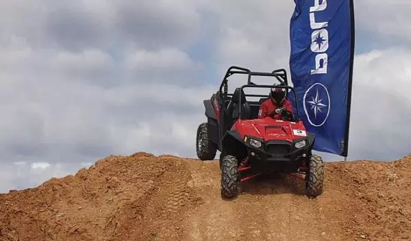 بولاريس رينجر RZR XP 900: 4x4 مختلفة 113727_4