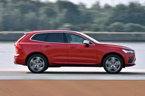 Hannert dem Rad vum Volvo XC60 T8 Plug-in Hybrid