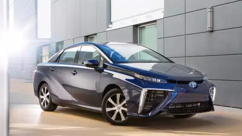 toyota mirai ඉන්ධන සෛලය