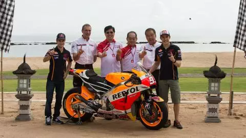 Honda-MotoGP-2015-Маркес-Педроса