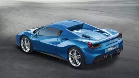 Ferrari 488 Spider girtî