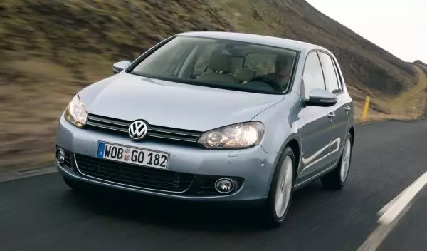 Volkswagen Golf Rabbit on the road - front