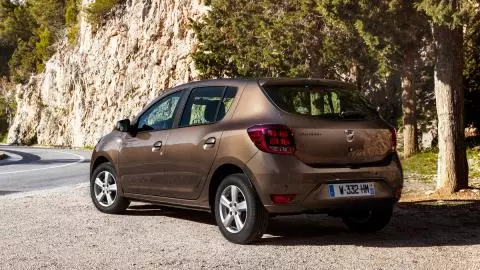 сабабҳои харидани Dacia Sandero