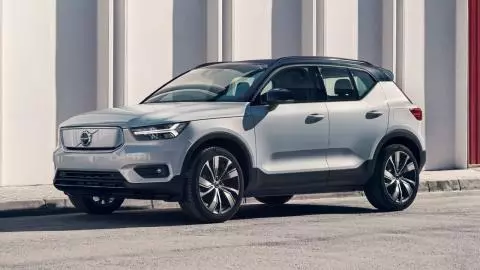 沃尔沃 XC40 充电