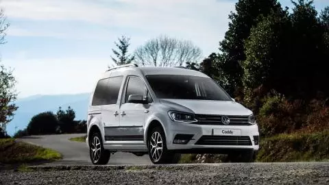 Volkswagen Caddy дар беруни бино 2016, варзишӣ