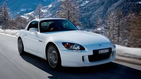 Yamaha S2000 imbere