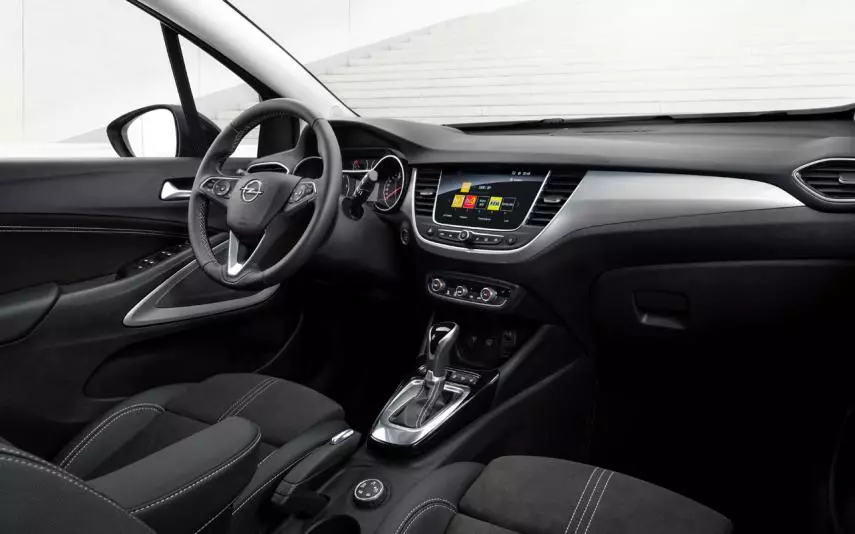 Interno de la Opel Crossland 2021: ĉiuj informoj