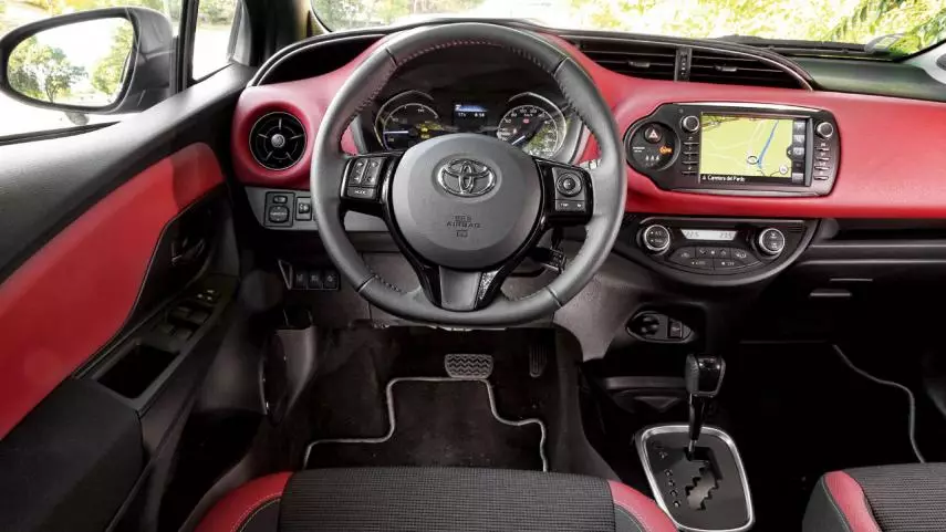 Փորձարկել Toyota Yaris Hybrid 2017 թ