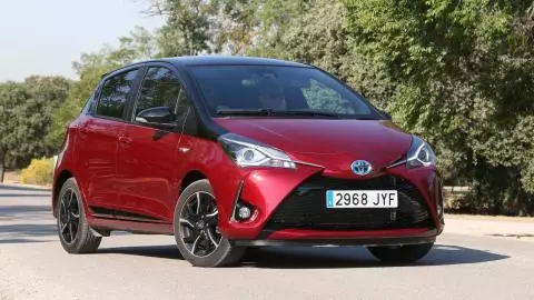 Փորձարկել Toyota Yaris Hybrid 2017 թ