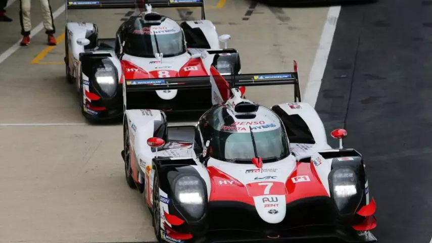 Toyota 7 och Toyota 8 på Silverstone