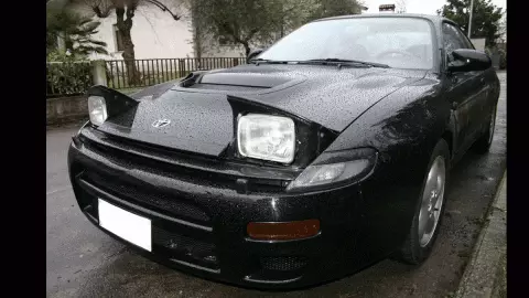 Bäş sany Toyota sport awtoulagy