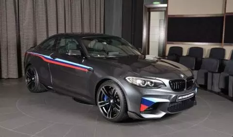 BMW M2 अबु धाबी