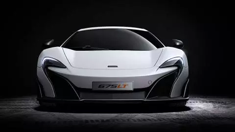 McLaren 675LT quddiem