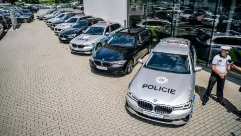 bmw 5 தொடர் சுற்றுப்பயணம் செக் போலீஸ்