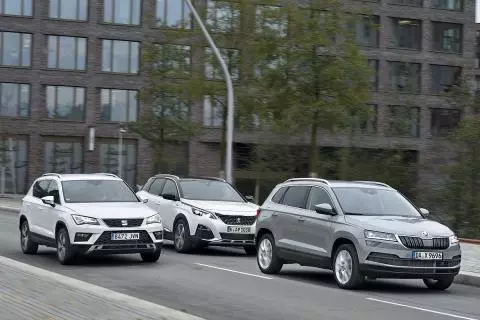 Vid ratten i Skoda Karoq, Seat Ateca och Peugeot 3008