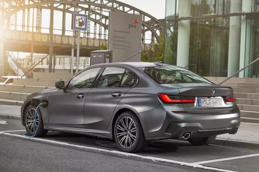 Test BMW 330e 2019