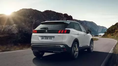 peugeot-3008-vs-vw-tiguan_3008-rear