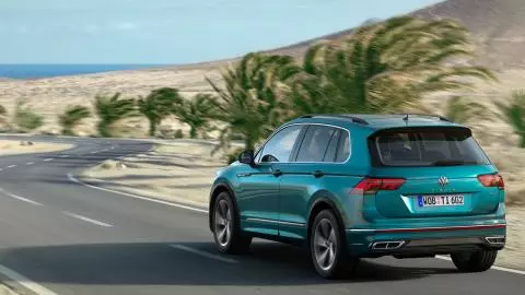 peugeot-3008-vs-vw-tiguan_tiguan-rear