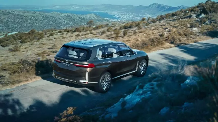 BMW X7 iPerformance கருத்து