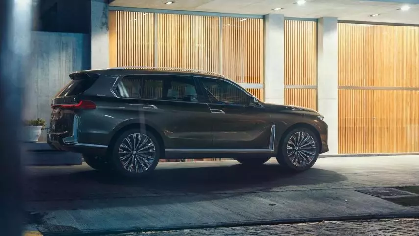 BMW X7 iPerformance கருத்து