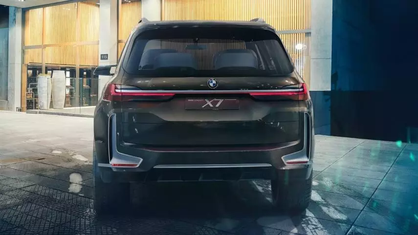 BMW X7 iPerformance கருத்து