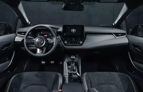 Toyota GR Corolla interieur