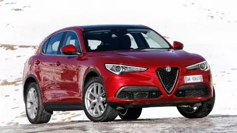 Tástáil Alfa Romeo Stelvio