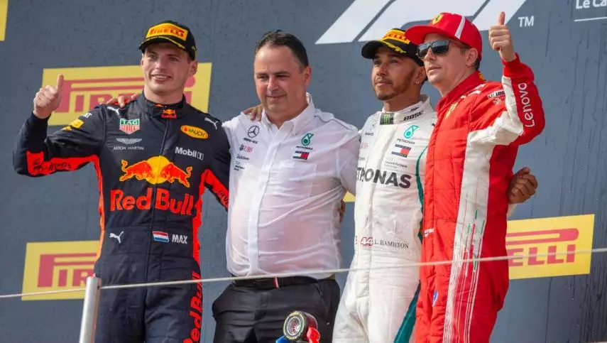 Max Verstappen trên bục của GP Pháp