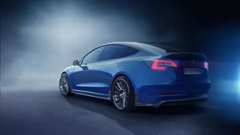 Tesla Model 3 e RevoZport