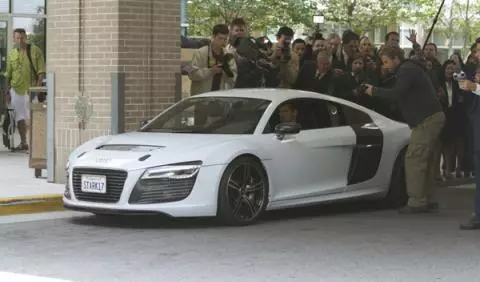 audi r8 e-tron temir odam 3