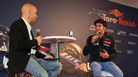 Ukwethulwa kukaCarlos Sainz njengomshayeli we-F1