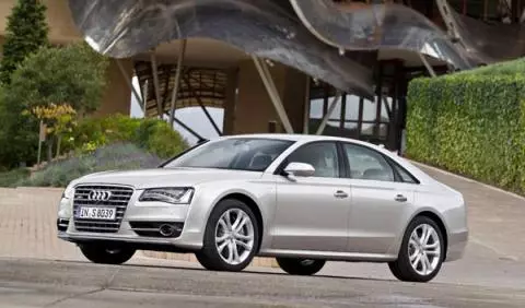 Audi S8