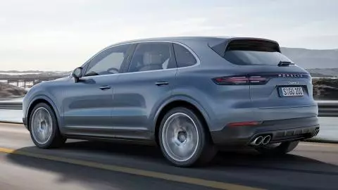 Porsche Cayenne 2018 година