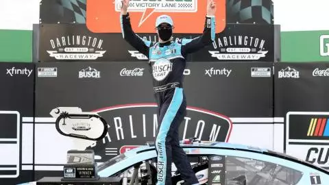 NASCARi võidusõidu võitja